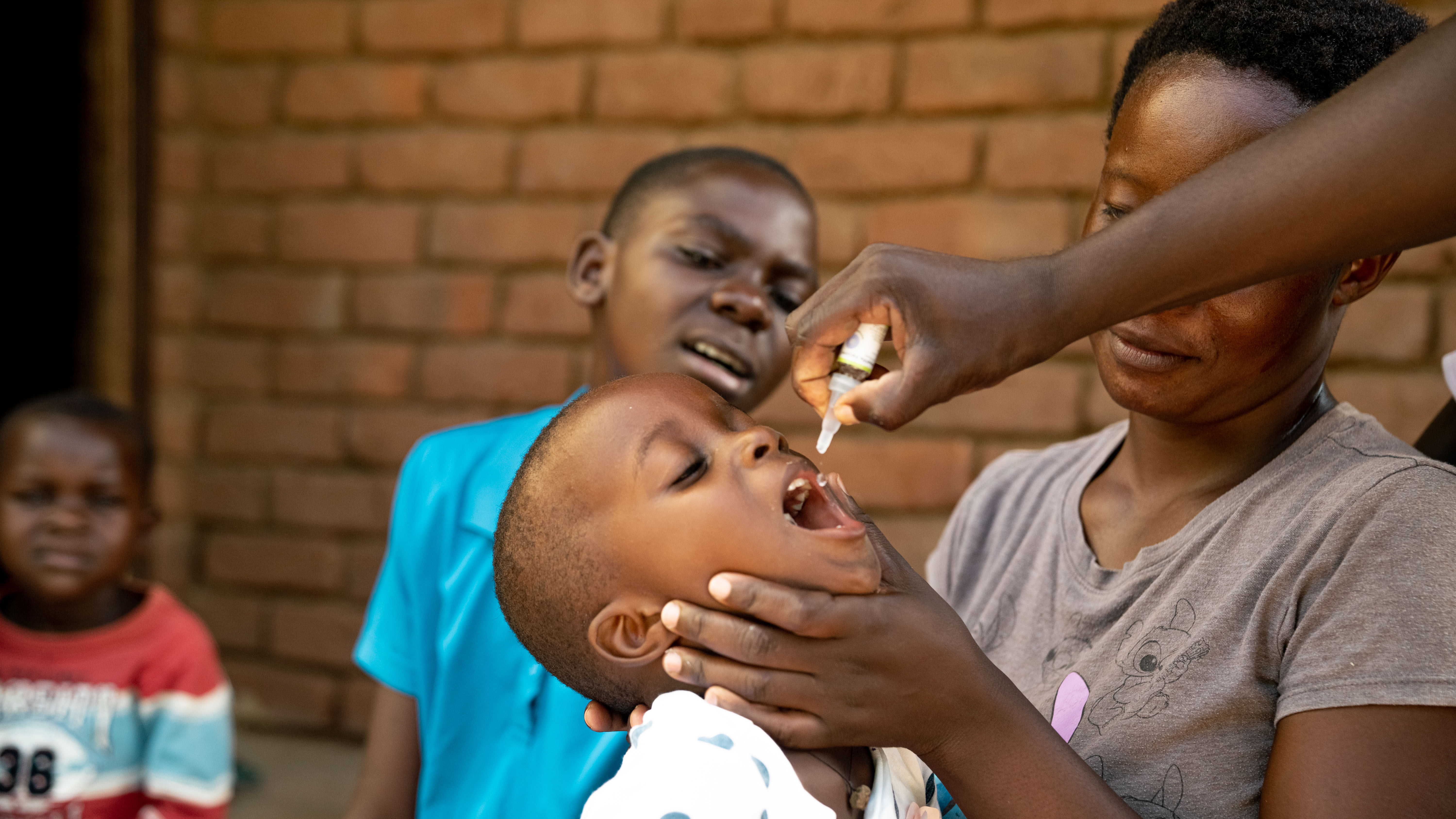 Reaching every last child with polio vaccine; the vaccinator experience ...